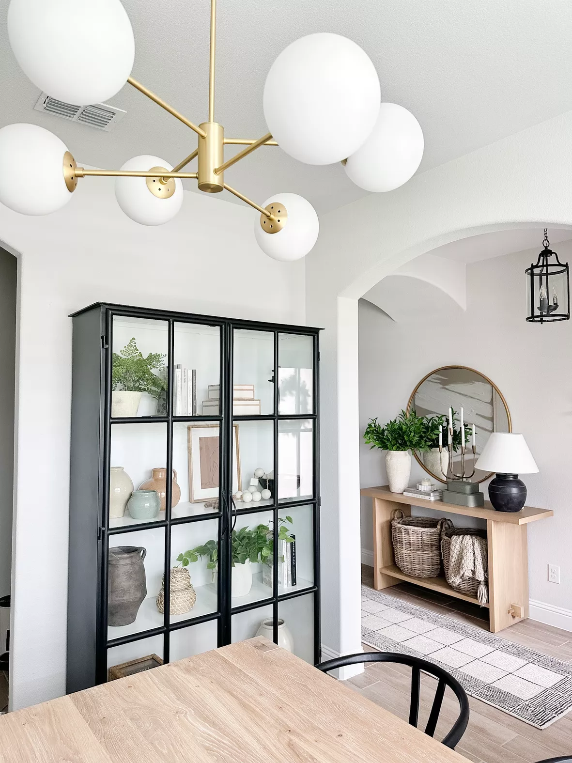 52 Creative Ways to Design Your Entryway Dining Room Combo